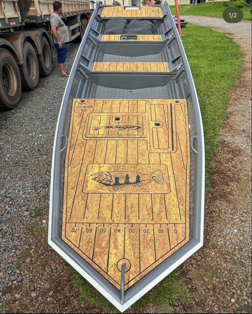 Barco de alumínio com piso personalizado – MoonDeck